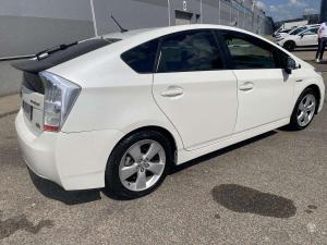 White Toyota Prius 2012 in Vilnius, with an engine capacity of 1.80 L and mileage of 380 thousand km for 5950 €, photo 9 on AUTOMOTO.COM.LV
