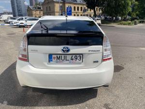 White Toyota Prius 2012 in Vilnius, with an engine capacity of 1.80 L and mileage of 380 thousand km for 5950 €, photo 10 on AUTOMOTO.COM.LV