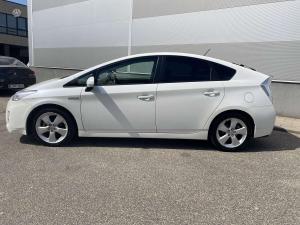 White Toyota Prius 2012 in Vilnius, with an engine capacity of 1.80 L and mileage of 380 thousand km for 5950 €, photo 12 on AUTOMOTO.COM.LV