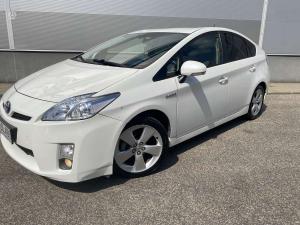 White Toyota Prius 2012 in Vilnius, with an engine capacity of 1.80 L and mileage of 380 thousand km for 5950 €, photo 13 on AUTOMOTO.COM.LV