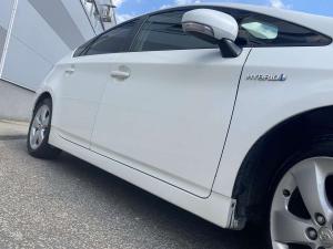 White Toyota Prius 2012 in Vilnius, with an engine capacity of 1.80 L and mileage of 380 thousand km for 5950 €, photo 18 on AUTOMOTO.COM.LV