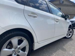 White Toyota Prius 2012 in Vilnius, with an engine capacity of 1.80 L and mileage of 380 thousand km for 5950 €, photo 19 on AUTOMOTO.COM.LV