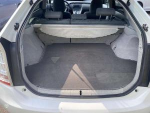 White Toyota Prius 2012 in Vilnius, with an engine capacity of 1.80 L and mileage of 380 thousand km for 5950 €, photo 35 on AUTOMOTO.COM.LV