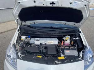 White Toyota Prius 2012 in Vilnius, with an engine capacity of 1.80 L and mileage of 380 thousand km for 5950 €, photo 37 on AUTOMOTO.COM.LV