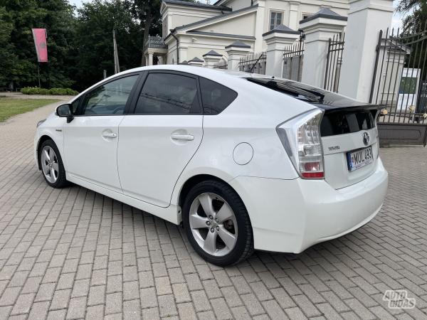 White Toyota Prius 2012 in Vilnius, with an engine capacity of 1.80 L and mileage of 380 thousand km for 5800 €, photo 2 on AUTOMOTO.COM.LV