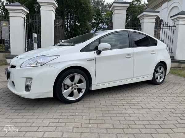 White Toyota Prius 2012 in Vilnius, with an engine capacity of 1.80 L and mileage of 380 thousand km for 5800 €, photo 5 on AUTOMOTO.COM.LV
