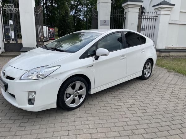 White Toyota Prius 2012 in Vilnius, with an engine capacity of 1.80 L and mileage of 380 thousand km for 5800 €, photo 6 on AUTOMOTO.COM.LV
