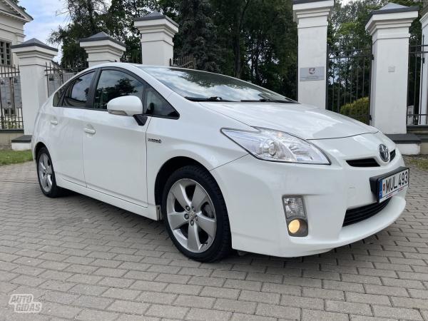 White Toyota Prius 2012 in Vilnius, with an engine capacity of 1.80 L and mileage of 380 thousand km for 5800 €, photo 9 on AUTOMOTO.COM.LV