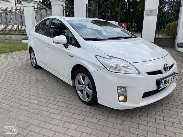 White Toyota Prius 2012 in Vilnius, with an engine capacity of 1.80 L and mileage of 380 thousand km for 5800 €, photo 10 on AUTOMOTO.COM.LV