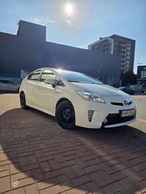 White Toyota Prius 2012 in Vilnius, with an engine capacity of 1.80 L and mileage of 313 thousand km for 6000 €, photo  on AUTOMOTO.COM.LV