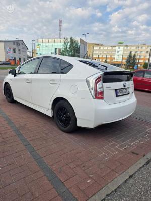 Balts Toyota Prius 2012 Viļņa, ar dzinēja tilpumu 1.80 L un nobraukumu 313 tūkst. km par 6000 €, foto 3 vietnē AUTOMOTO.COM.LV