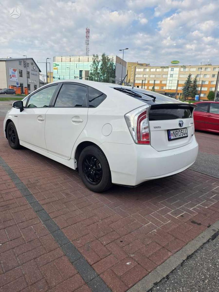 Balts Toyota Prius 2012 Viļņa, ar dzinēja tilpumu 1.80 L un nobraukumu 313 tūkst. km par 6000 €, foto 3 vietnē AUTOMOTO.COM.LV