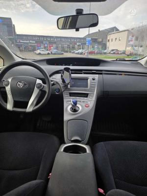 Balts Toyota Prius 2012 Viļņa, ar dzinēja tilpumu 1.80 L un nobraukumu 313 tūkst. km par 6000 €, foto 5 vietnē AUTOMOTO.COM.LV