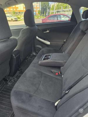 Balts Toyota Prius 2012 Viļņa, ar dzinēja tilpumu 1.80 L un nobraukumu 313 tūkst. km par 6000 €, foto 6 vietnē AUTOMOTO.COM.LV