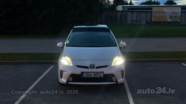 Toyota Prius 2012 in Tallinn on AUTOMOTO.COM.LV White Toyota Prius 2012 in Tallinn, with an engine capacity of 1.80 L and mileage of 296 thousand km for 10700 €, photo 4 on AUTOMOTO.COM.LV