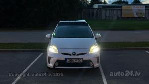 White Toyota Prius 2012 in Tallinn, with an engine capacity of 1.80 L and mileage of 296 thousand km for 10700 €, photo 4 on AUTOMOTO.COM.LV