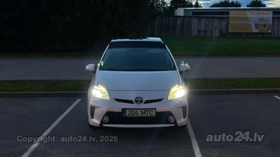 White Toyota Prius 2012 in Tallinn, with an engine capacity of 1.80 L and mileage of 296 thousand km for 10700 €, photo 4 on AUTOMOTO.COM.LV