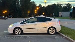 White Toyota Prius 2012 in Tallinn, with an engine capacity of 1.80 L and mileage of 296 thousand km for 10700 €, photo 5 on AUTOMOTO.COM.LV
