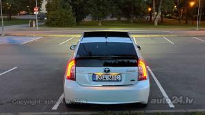 White Toyota Prius 2012 in Tallinn, with an engine capacity of 1.80 L and mileage of 296 thousand km for 10700 €, photo 6 on AUTOMOTO.COM.LV