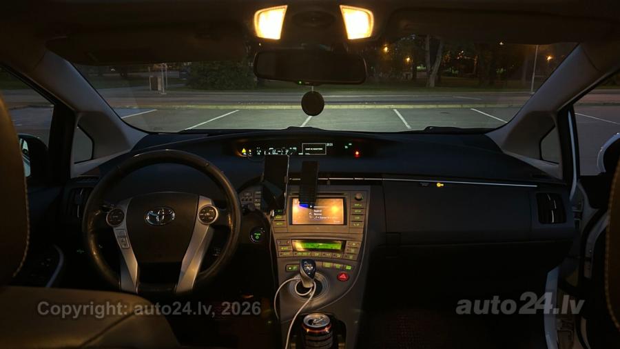 White Toyota Prius 2012 in Tallinn, with an engine capacity of 1.80 L and mileage of 296 thousand km for 10700 €, photo 10 on AUTOMOTO.COM.LV