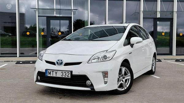 Balts Toyota Prius 2012 Viļņa, ar dzinēja tilpumu 1.80 L un nobraukumu 105 tūkst. km par 9700 €, foto 1 vietnē AUTOMOTO.COM.LV
