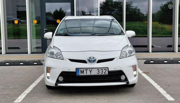 Balts Toyota Prius 2012 Viļņa, ar dzinēja tilpumu 1.80 L un nobraukumu 105 tūkst. km par 9700 €, foto 4 vietnē AUTOMOTO.COM.LV