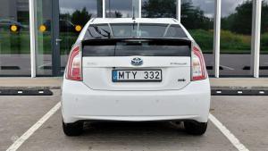 White Toyota Prius 2012 in Vilnius, with an engine capacity of 1.80 L and mileage of 105 thousand km for 9700 €, photo 5 on AUTOMOTO.COM.LV