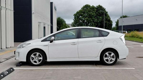 Balts Toyota Prius 2012 Viļņa, ar dzinēja tilpumu 1.80 L un nobraukumu 105 tūkst. km par 9700 €, foto 7 vietnē AUTOMOTO.COM.LV