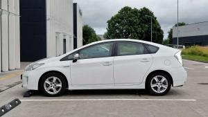 White Toyota Prius 2012 in Vilnius, with an engine capacity of 1.80 L and mileage of 105 thousand km for 9700 €, photo 7 on AUTOMOTO.COM.LV