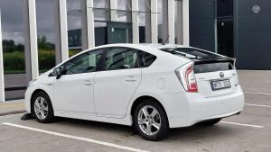 White Toyota Prius 2012 in Vilnius, with an engine capacity of 1.80 L and mileage of 105 thousand km for 9700 €, photo 10 on AUTOMOTO.COM.LV