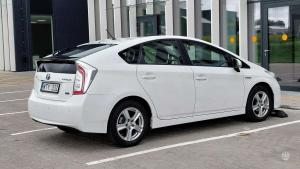 White Toyota Prius 2012 in Vilnius, with an engine capacity of 1.80 L and mileage of 105 thousand km for 9700 €, photo 11 on AUTOMOTO.COM.LV