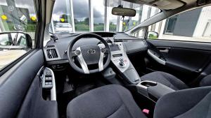 White Toyota Prius 2012 in Vilnius, with an engine capacity of 1.80 L and mileage of 105 thousand km for 9700 €, photo 13 on AUTOMOTO.COM.LV