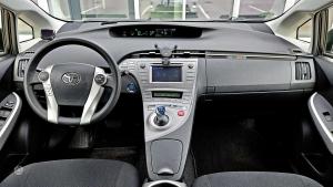 White Toyota Prius 2012 in Vilnius, with an engine capacity of 1.80 L and mileage of 105 thousand km for 9700 €, photo 15 on AUTOMOTO.COM.LV