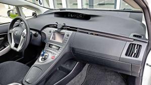 White Toyota Prius 2012 in Vilnius, with an engine capacity of 1.80 L and mileage of 105 thousand km for 9700 €, photo 18 on AUTOMOTO.COM.LV