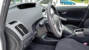 White Toyota Prius 2012 in Vilnius, with an engine capacity of 1.80 L and mileage of 105 thousand km for 9700 €, photo 22 on AUTOMOTO.COM.LV