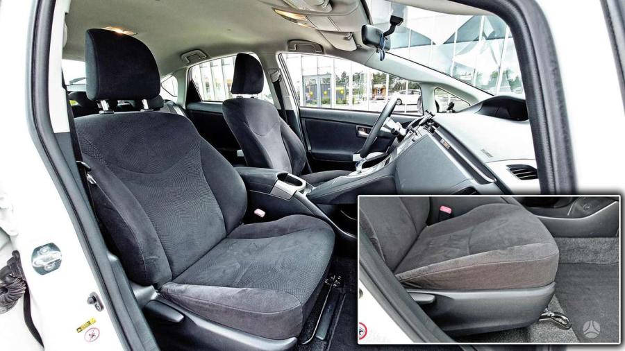 White Toyota Prius 2012 in Vilnius, with an engine capacity of 1.80 L and mileage of 105 thousand km for 9700 €, photo 33 on AUTOMOTO.COM.LV