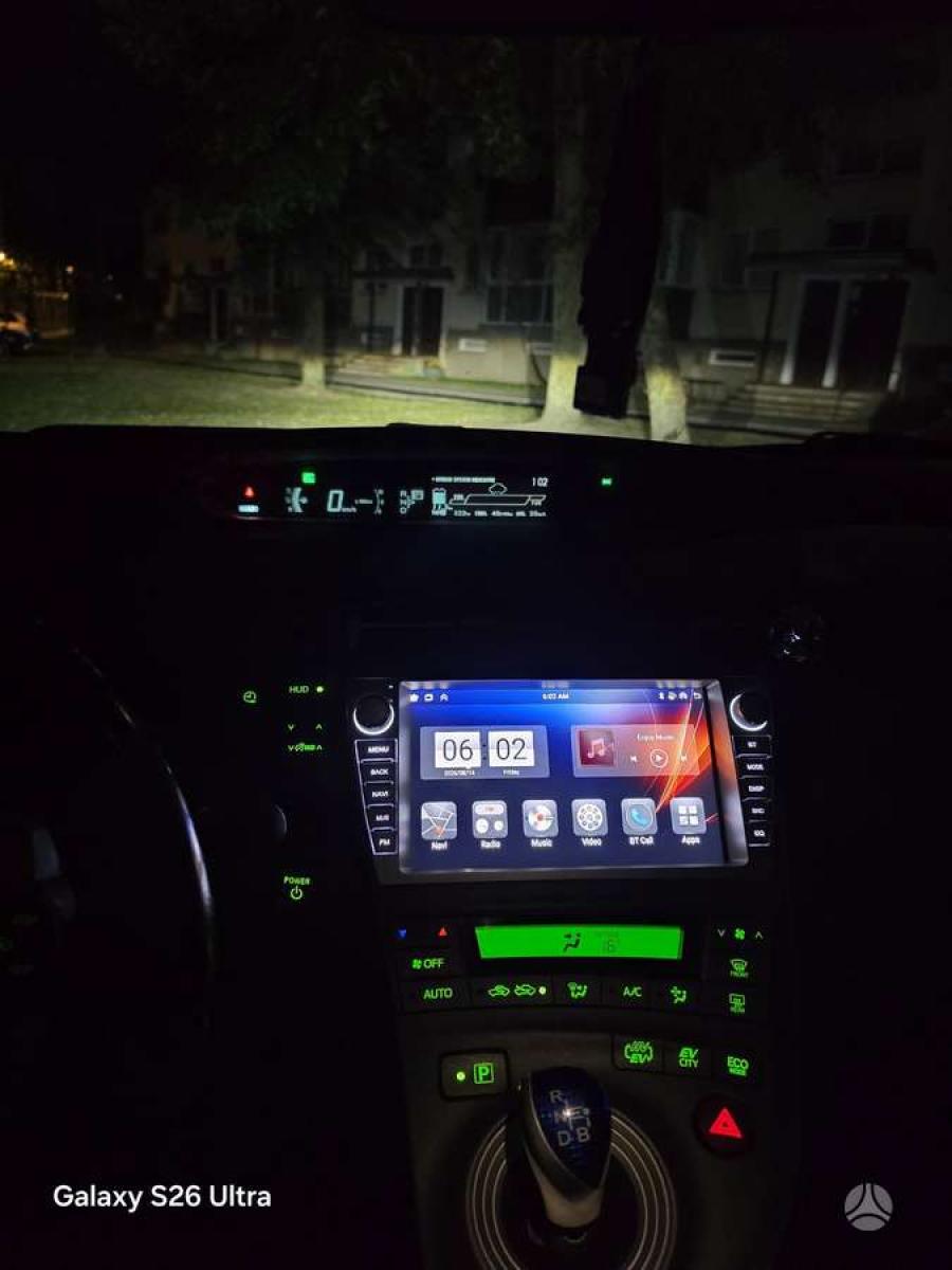 Белый Тойота Приус 2012 в Шяуляй, объемом двигателя 1.80 л и пробегом 320 тыс. км за 8700 €, фото 18 на AUTOMOTO.COM.LV
