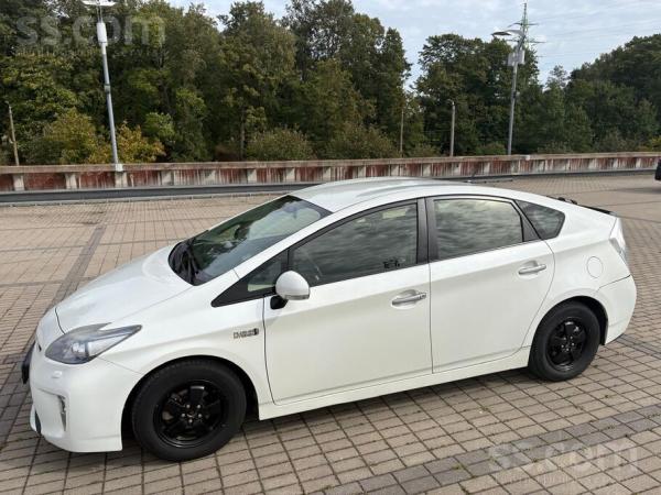 Balts Toyota Prius 2012 Rīga, ar dzinēja tilpumu 1.80 L un nobraukumu 225 tūkst. km par 8300 €, foto 1 vietnē AUTOMOTO.COM.LV