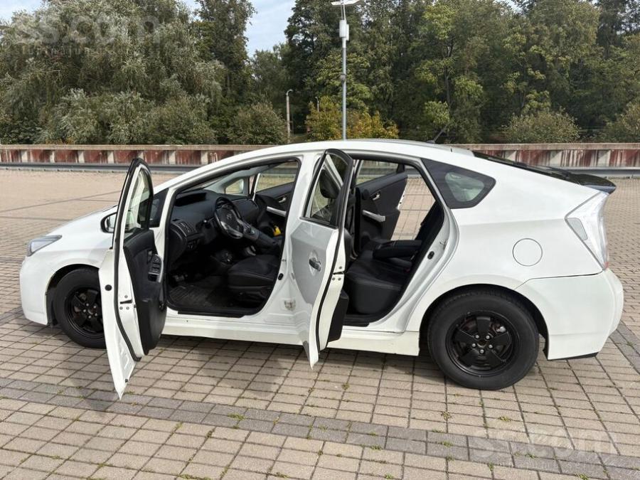 Белый Тойота Приус 2012 в Рига, объемом двигателя 1.80 л и пробегом 225 тыс. км за 8300 €, фото 6 на AUTOMOTO.COM.LV