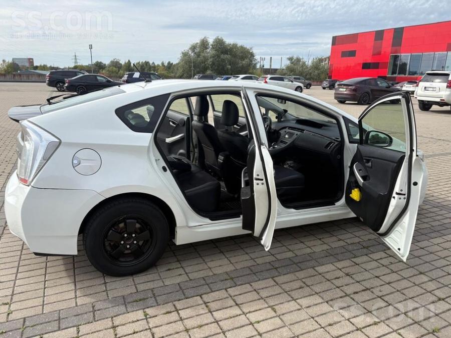 Белый Тойота Приус 2012 в Рига, объемом двигателя 1.80 л и пробегом 225 тыс. км за 8300 €, фото 7 на AUTOMOTO.COM.LV