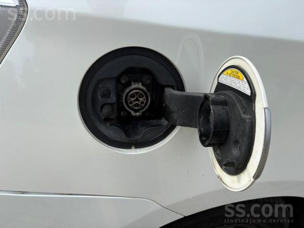 Balts Toyota Prius 2012 Rīga, ar dzinēja tilpumu 1.80 L un nobraukumu 225 tūkst. km par 8300 €, foto 8 vietnē AUTOMOTO.COM.LV