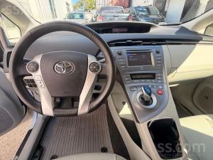 Белый Тойота Приус 2012 в Рига, объемом двигателя 1.80 л и пробегом 275 тыс. км за 5999 €, фото 13 на AUTOMOTO.COM.LV
