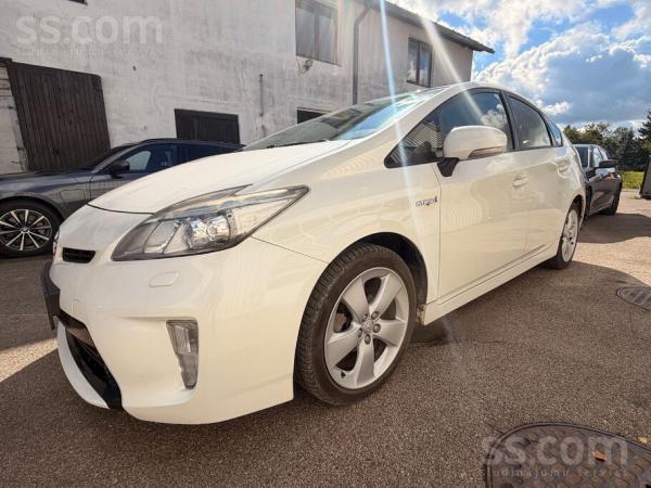 Balts Toyota Prius 2012 Rīga, ar dzinēja tilpumu 1.80 L un nobraukumu 275 tūkst. km par 5999 €, foto 3 vietnē AUTOMOTO.COM.LV