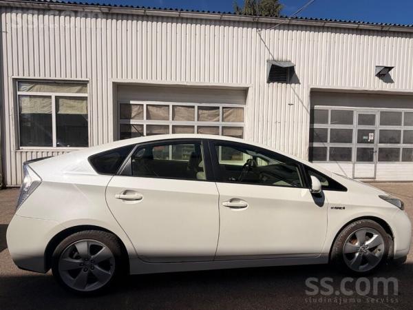 Balts Toyota Prius 2012 Rīga, ar dzinēja tilpumu 1.80 L un nobraukumu 275 tūkst. km par 5999 €, foto 8 vietnē AUTOMOTO.COM.LV