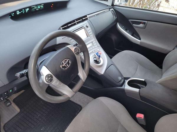 Balts Toyota Prius 2013 Viļņa, ar dzinēja tilpumu 1.80 L un nobraukumu 334 tūkst. km par 7000 €, foto 11 vietnē AUTOMOTO.COM.LV
