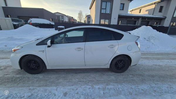 White Toyota Prius 2013 in Vilnius, with an engine capacity of 1.80 L and mileage of 138 thousand km for 7500 €, photo 10 on AUTOMOTO.COM.LV