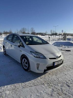 Balts Toyota Prius 2013 Panevēža, ar dzinēja tilpumu 1.80 L un nobraukumu 187 tūkst. km par 9700 €, foto  vietnē AUTOMOTO.COM.LV