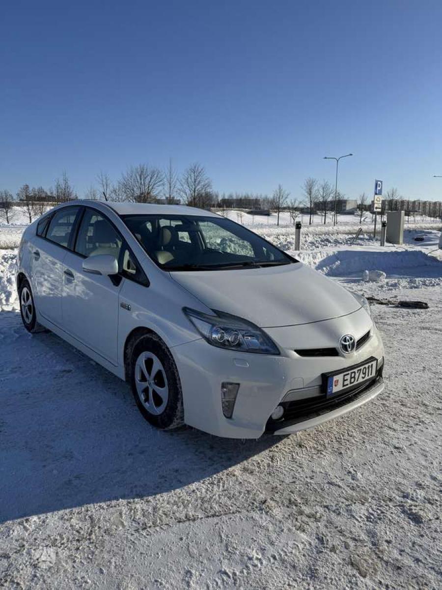 Balts Toyota Prius 2013 Panevēža, ar dzinēja tilpumu 1.80 L un nobraukumu 187 tūkst. km par 9700 €, foto 1 vietnē AUTOMOTO.COM.LV