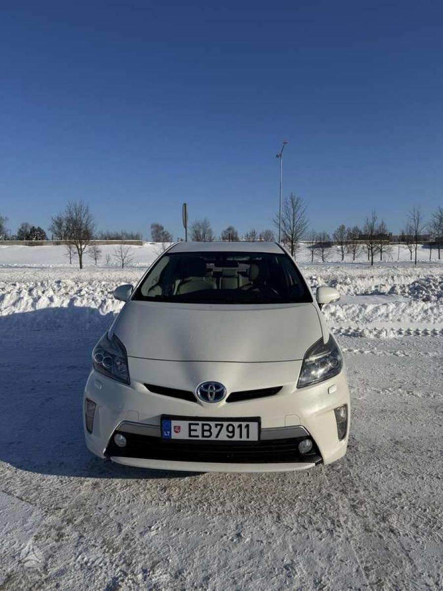 Balts Toyota Prius 2013 Panevēža, ar dzinēja tilpumu 1.80 L un nobraukumu 187 tūkst. km par 9700 €, foto 2 vietnē AUTOMOTO.COM.LV