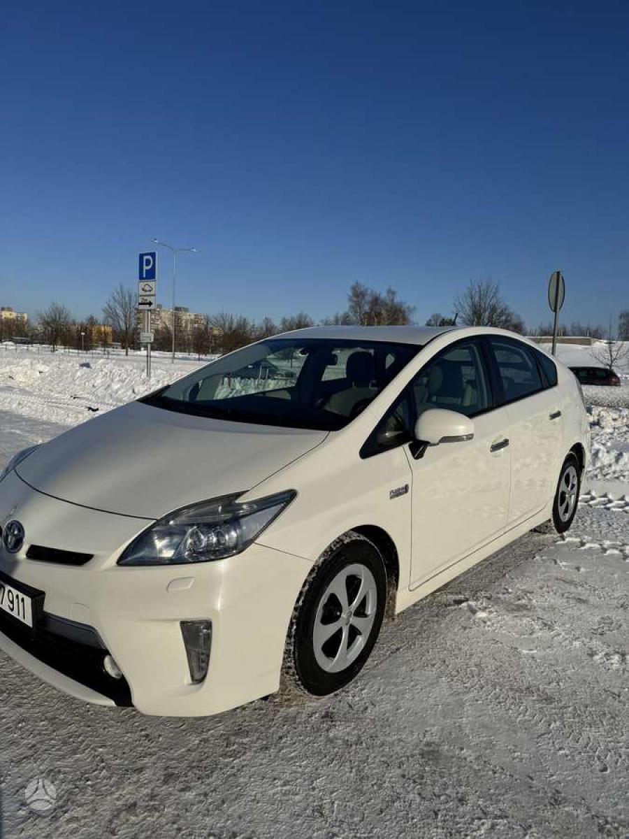 Balts Toyota Prius 2013 Panevēža, ar dzinēja tilpumu 1.80 L un nobraukumu 187 tūkst. km par 9700 €, foto 3 vietnē AUTOMOTO.COM.LV